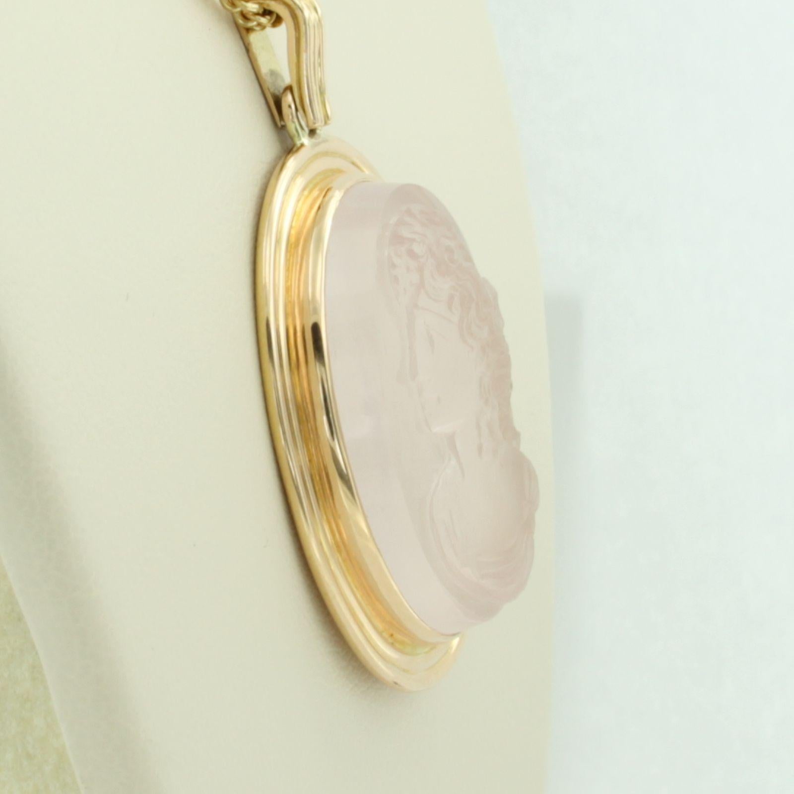 Chain and pendant with pink quartz 18k pink gold For Sale at 1stDibs