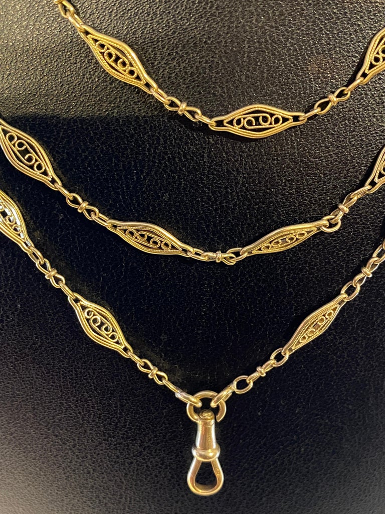 Chaine collier “ sautoir ” en or 18 Carats à mailles filigranes vers ...