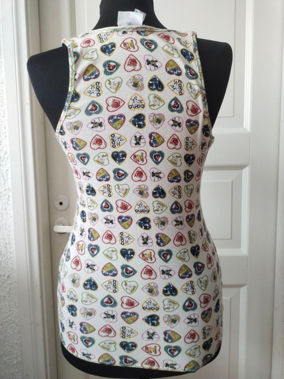 Chanel 06P 2006 Valentines heart Charms logo print top Kim Jennie ...