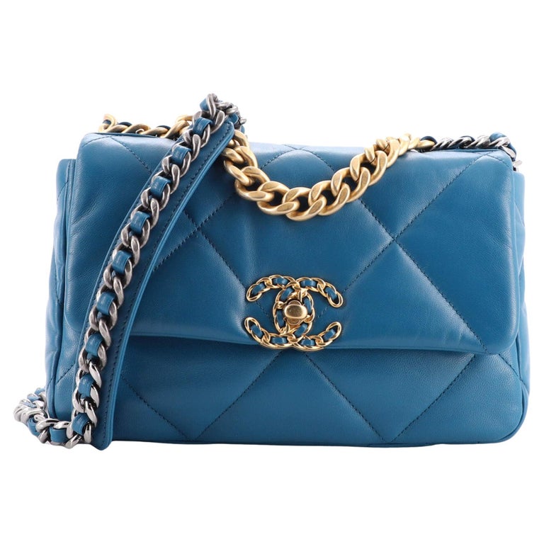 Chanel 19 Flap Bag Quilted Leather Medium For Sale at 1stDibs