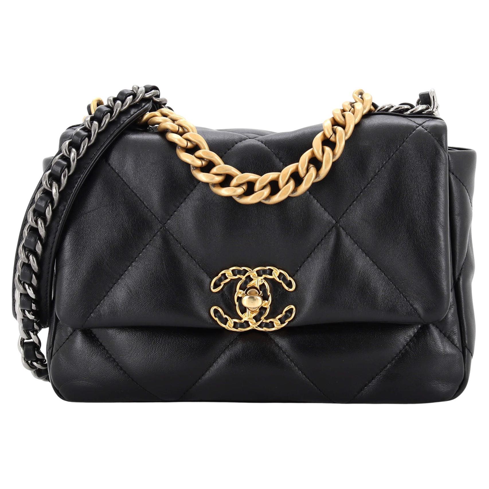 Chanel 19 Flap Bag Quilted Leather Medium For Sale at 1stDibs