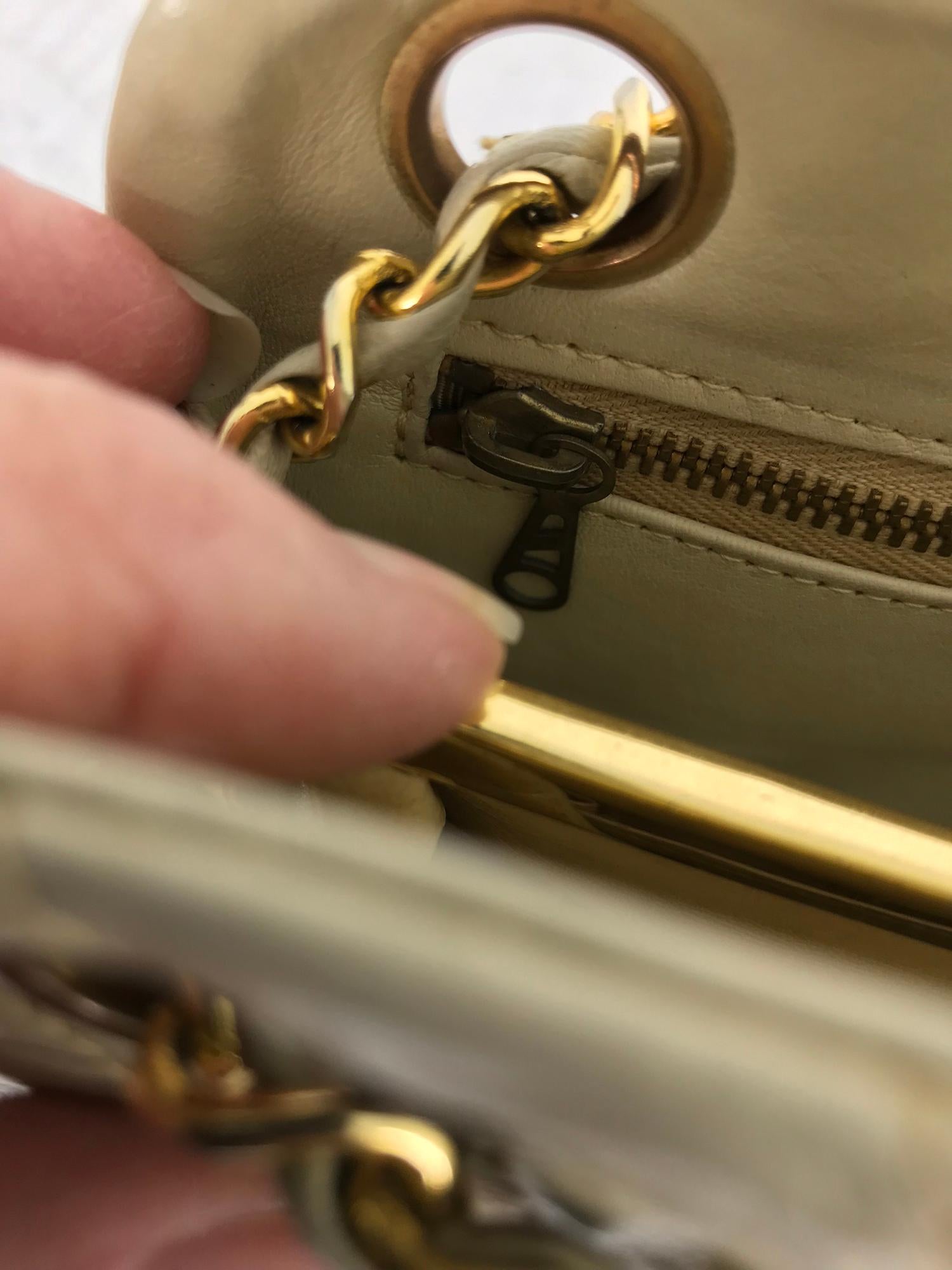 Chanel 1980s Ivory Chevron Kiss Lock Center Chain Handle Bag For Sale ...