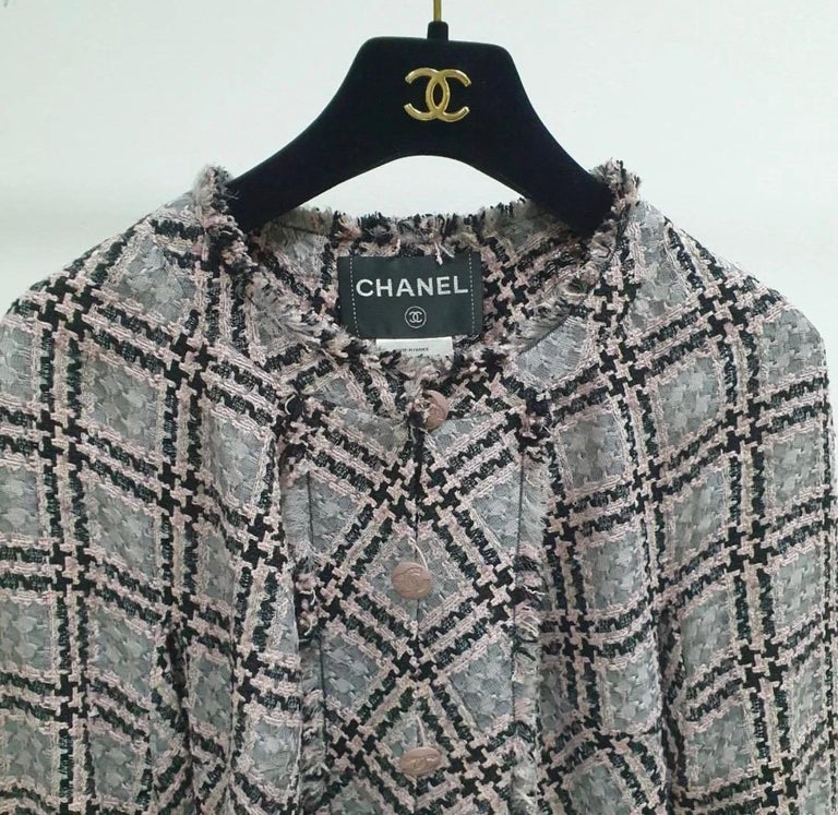 CHANEL 1994 Pink and Black Tweed Jacket For Sale at 1stDibs
