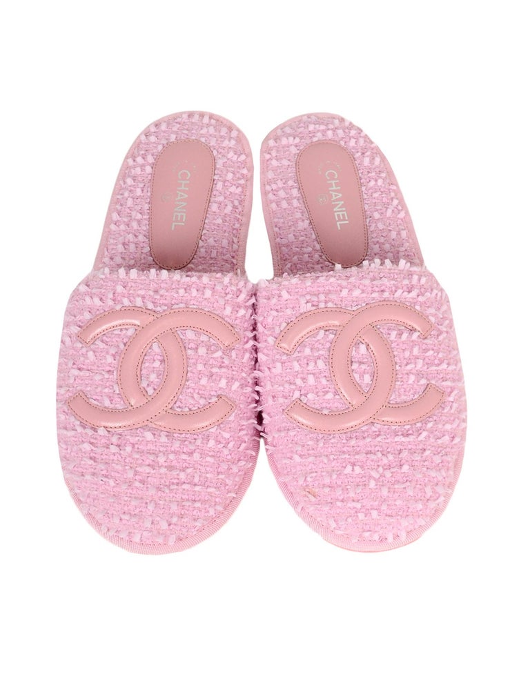 Chanel 2019 Pink Tweed CC Slipper Mules sz Medium For Sale at 1stDibs