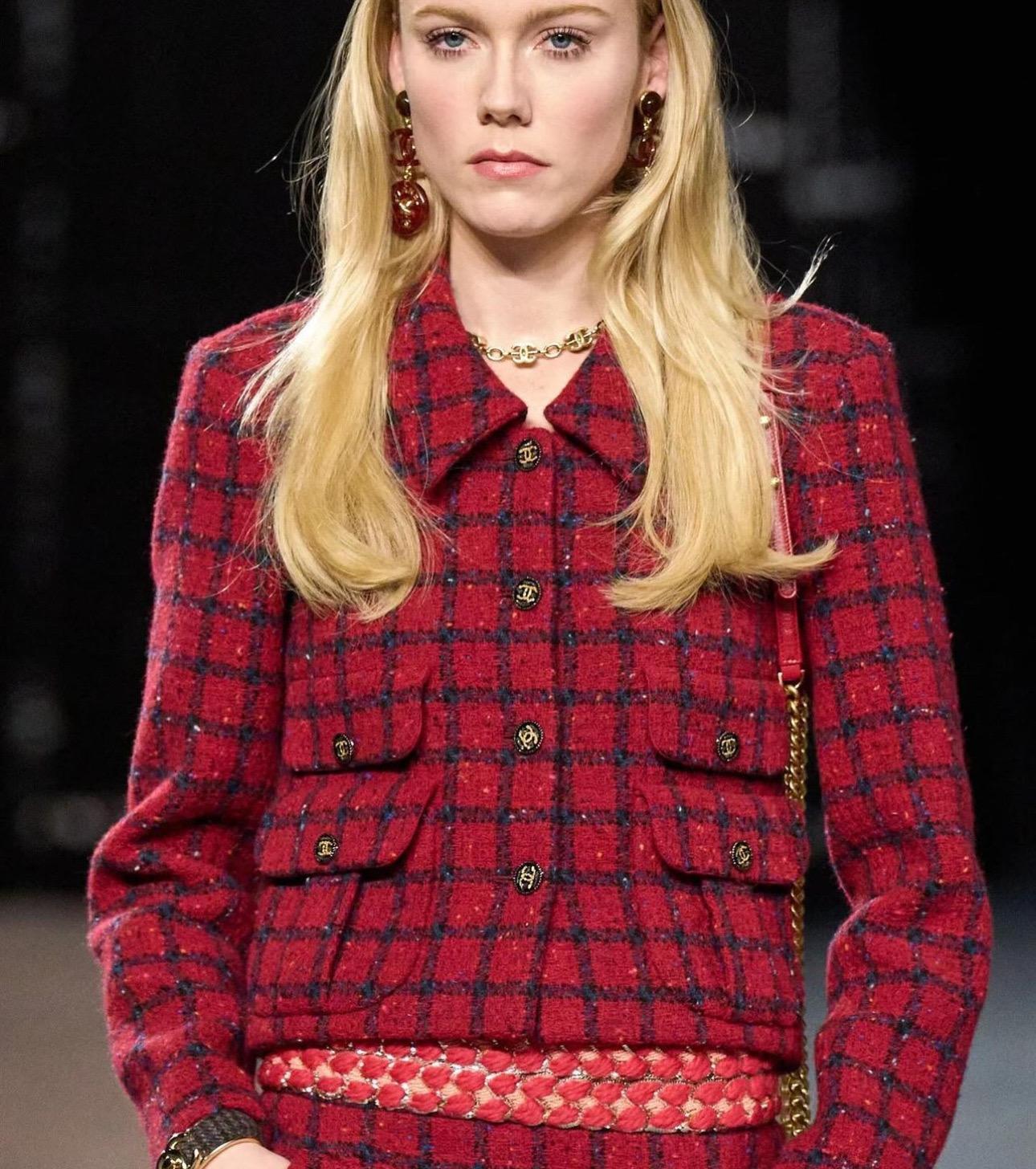 Chanel 22K Runway Tweed Jacket For Sale at 1stDibs