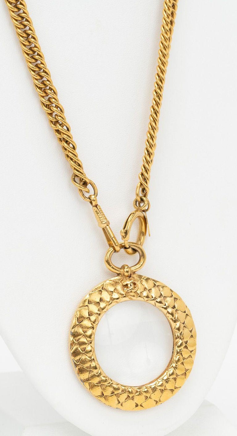 Chanel 80s Scales Textured Magnifier Necklace For Sale at 1stDibs