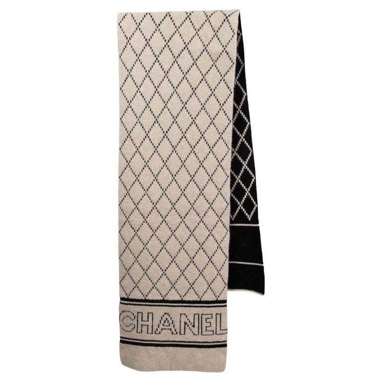 CHANEL beige black cashmere wool silk 2021 21K QUILTED Muffler Scarf ...