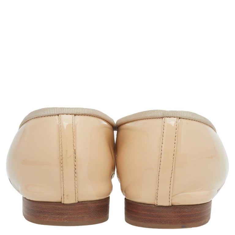 Chanel Beige Patent Leather CC Bow Ballet Flats Size 38.5 at 1stDibs