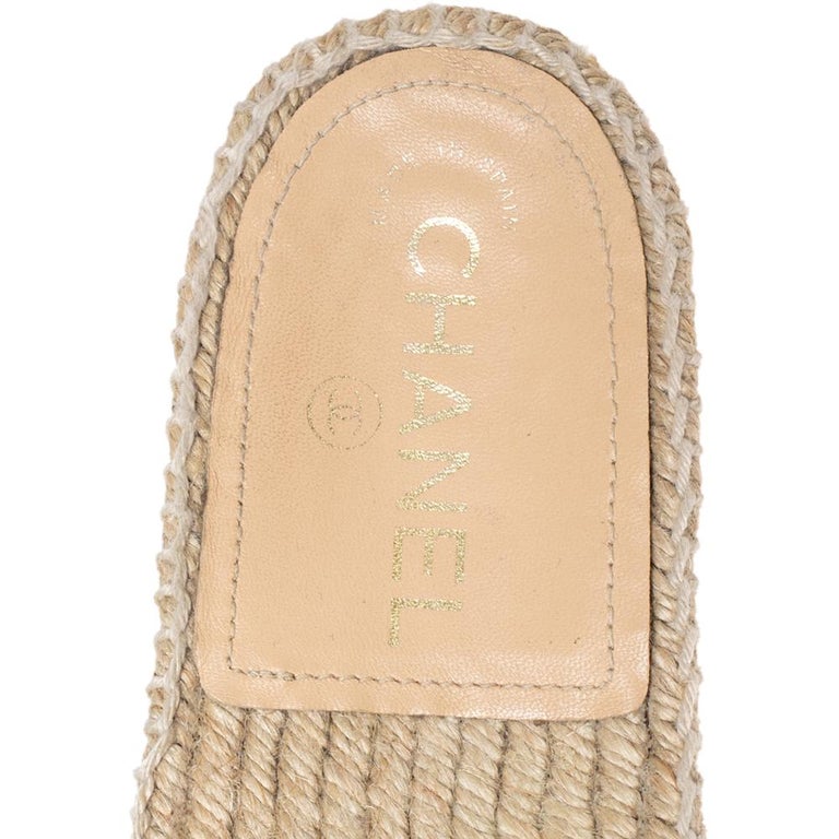 Chanel Beige Quilted Leather CC Chain Flat Espadrille Slides Size 38 at ...