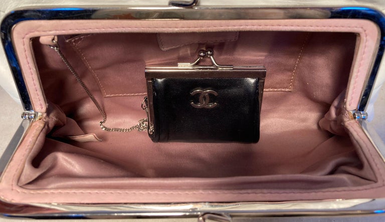 Chanel Black and White Kiss Lock Clutch with Coin Pouch For Sale at 1stDibs