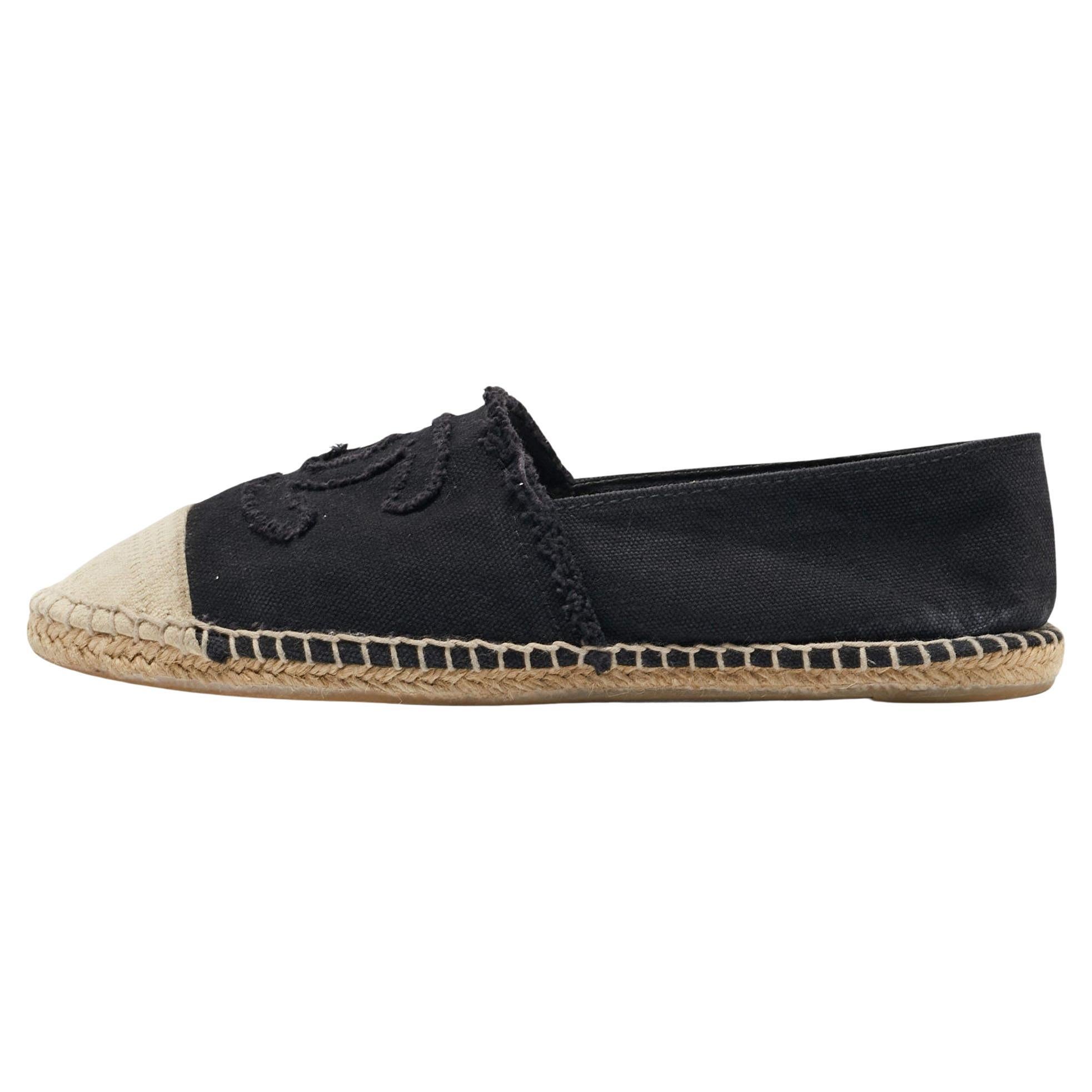 Chanel Black/Beige Canvas CC Cap Toe Ballet Flats Size 40 For Sale at ...