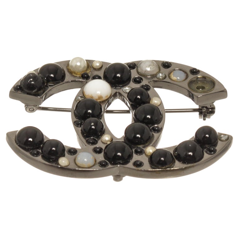 Chanel Black CC Rhinestone Clip For Sale at 1stDibs