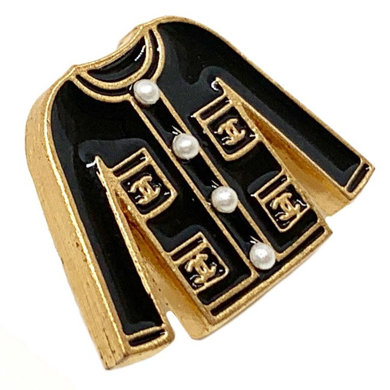 CHANEL black enamel jacket Pin's For Sale at 1stDibs