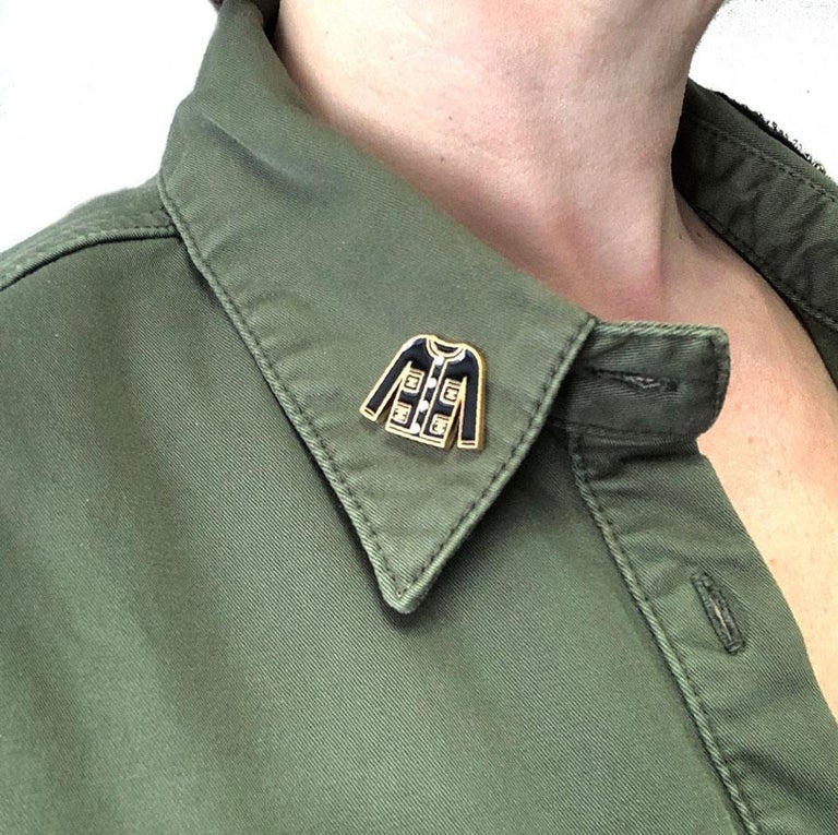 CHANEL black enamel jacket Pin's For Sale at 1stDibs