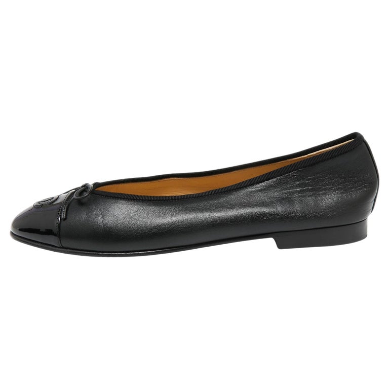 Chanel Black Leather and Patent CC Cap-Toe Bow Ballet Flats Size 40 For Sale at 1stDibs