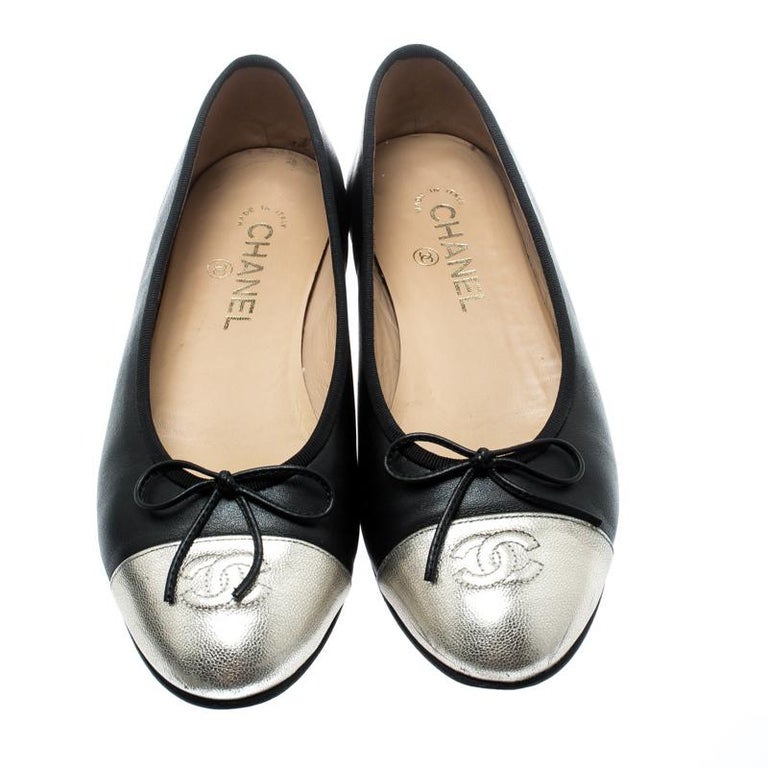 Chanel Black Leather With Metallic Silver CC Cap Toe Bow Ballet Flats Size 40 For Sale at 1stDibs