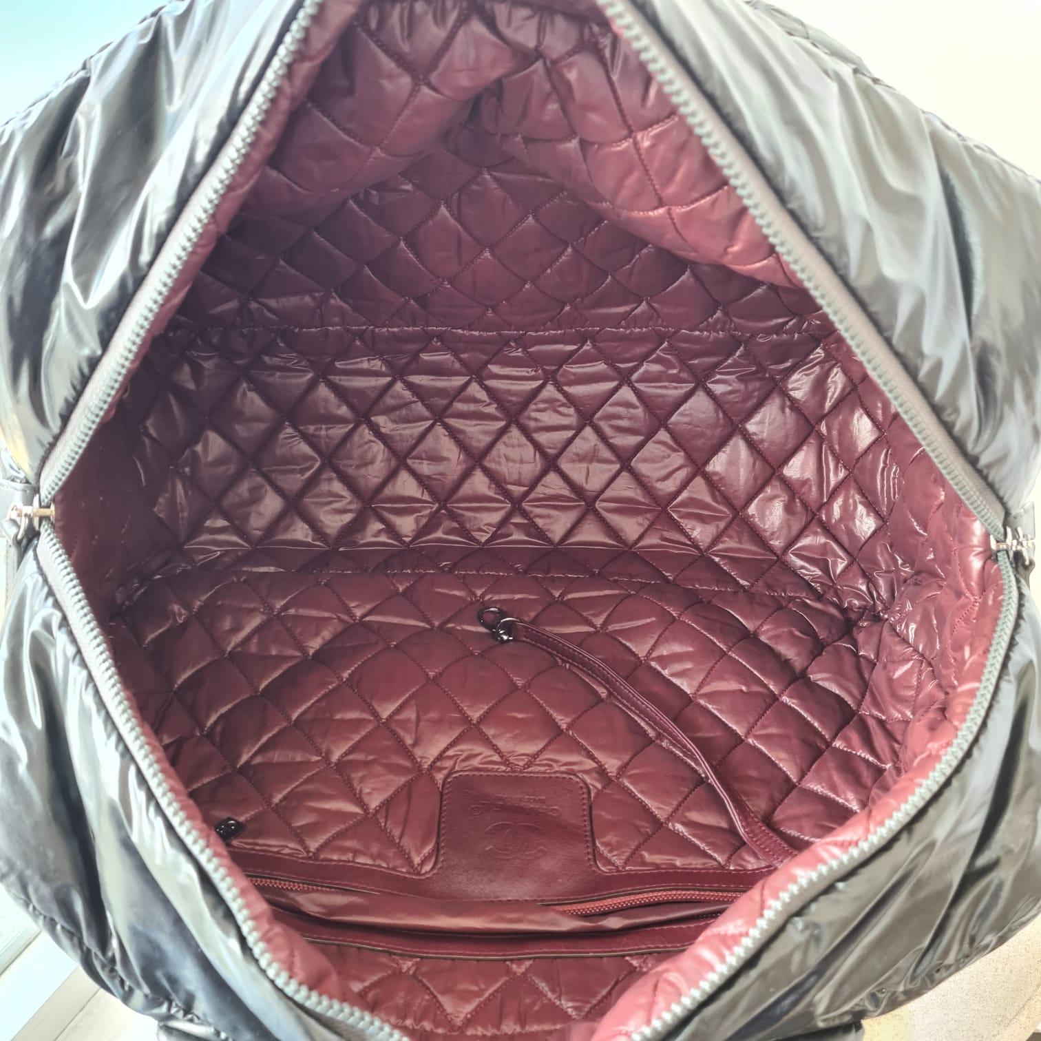 Chanel Black Nylon Quilted Cocoon Puffer Tote Bag For Sale at 1stDibs ...