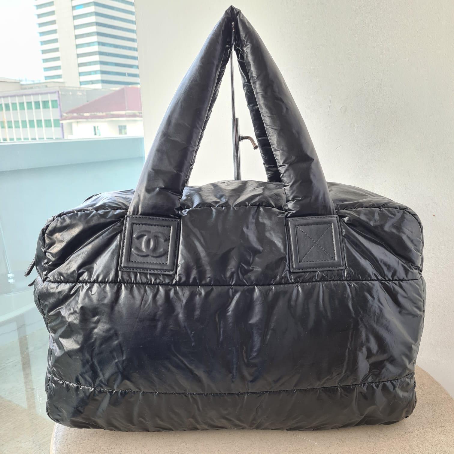 Chanel Black Nylon Quilted Cocoon Puffer Tote Bag For Sale at 1stDibs ...