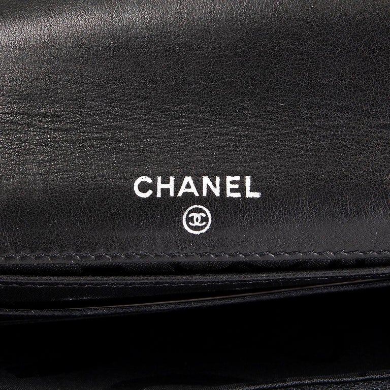 CHANEL black quilted leather Wallet For Sale at 1stDibs