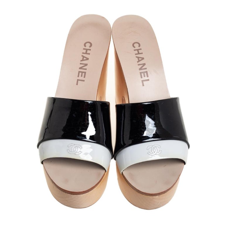 Chanel Black/White Patent Leather Platform Slide Sandals Size 37 at 1stDibs