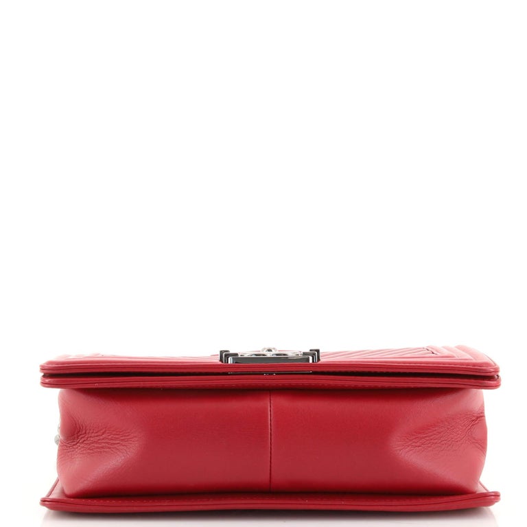 Chanel Boy Flap Bag Chevron Calfskin with Micro Chain Detail Old Medium ...