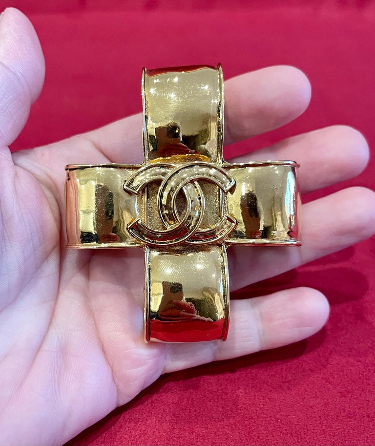 Chanel, Brooch CC For Sale at 1stDibs