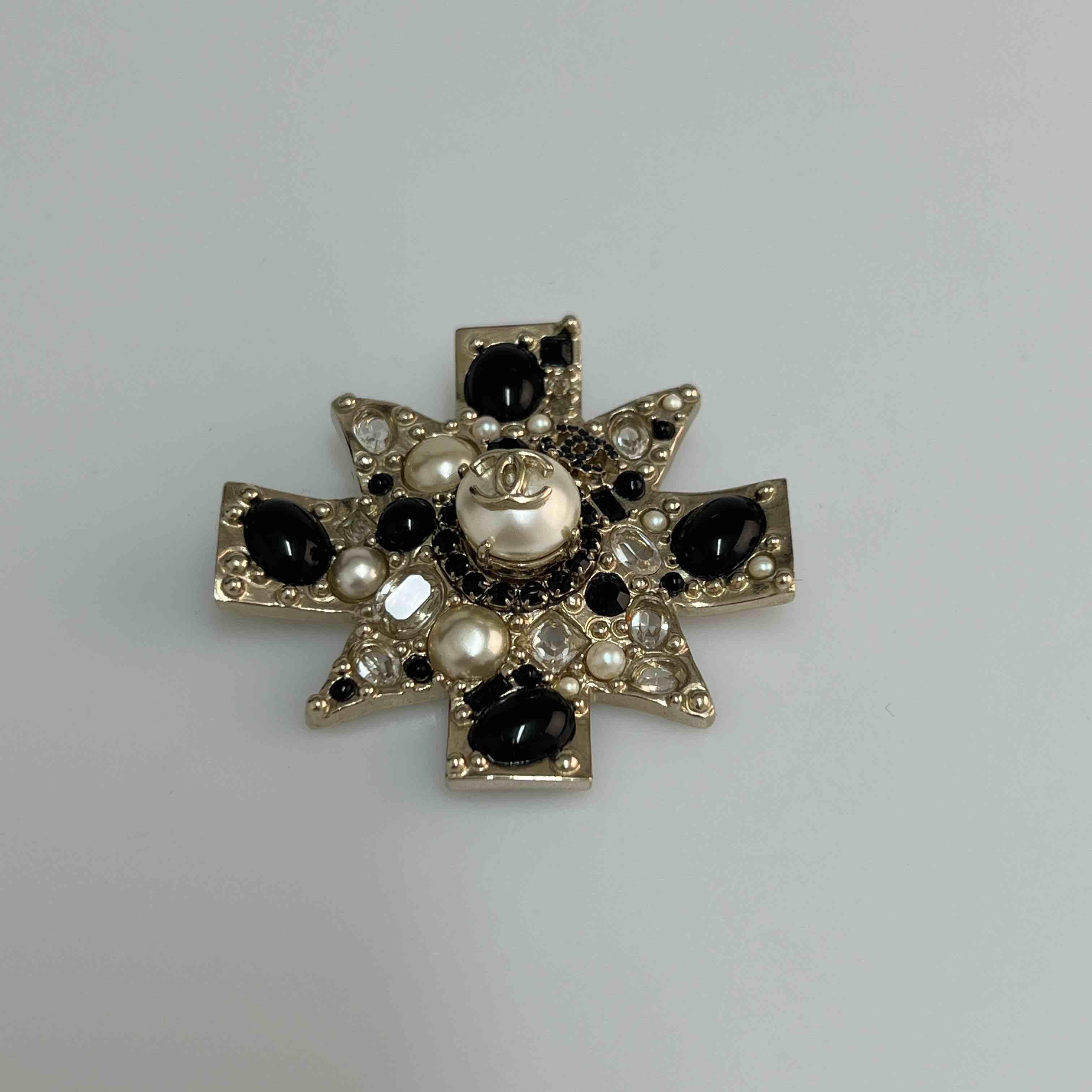 CHANEL Brooch in Gilt Metal, Pearls and Resin For Sale at 1stDibs