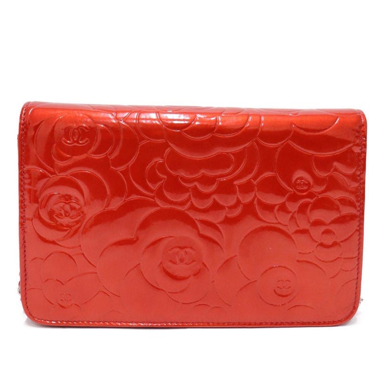 Chanel Camellia Quilted Patent Leather WOC For Sale at 1stDibs