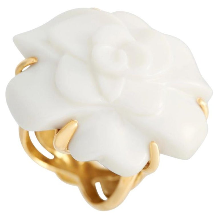 Chanel Camlia 18K Yellow Gold Ceramic Ring For Sale at 1stDibs