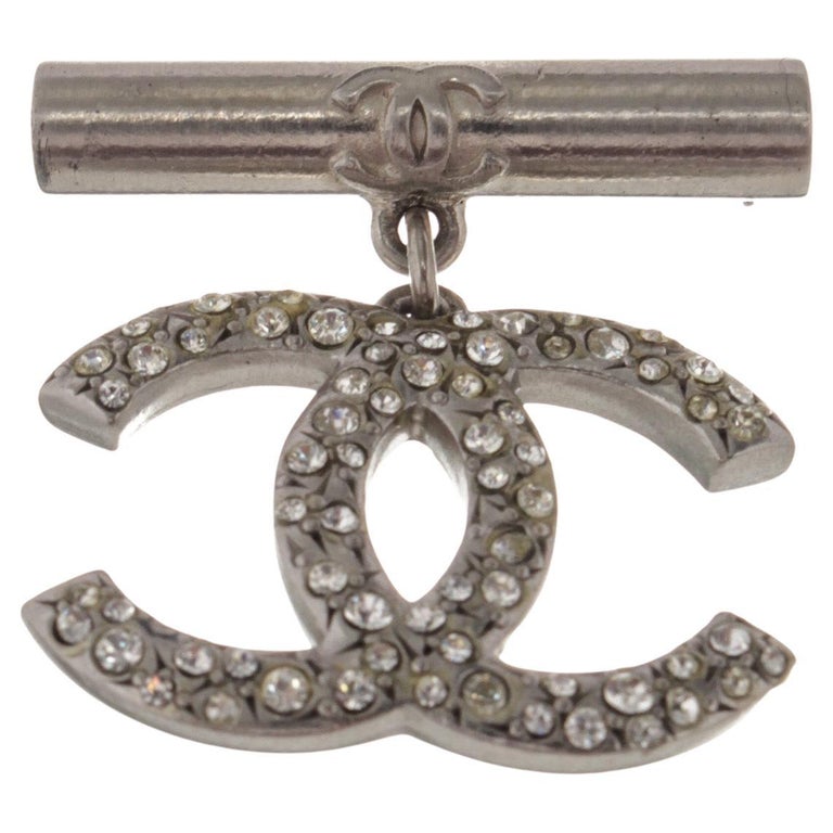 Chanel CC Brooch For Sale at 1stDibs