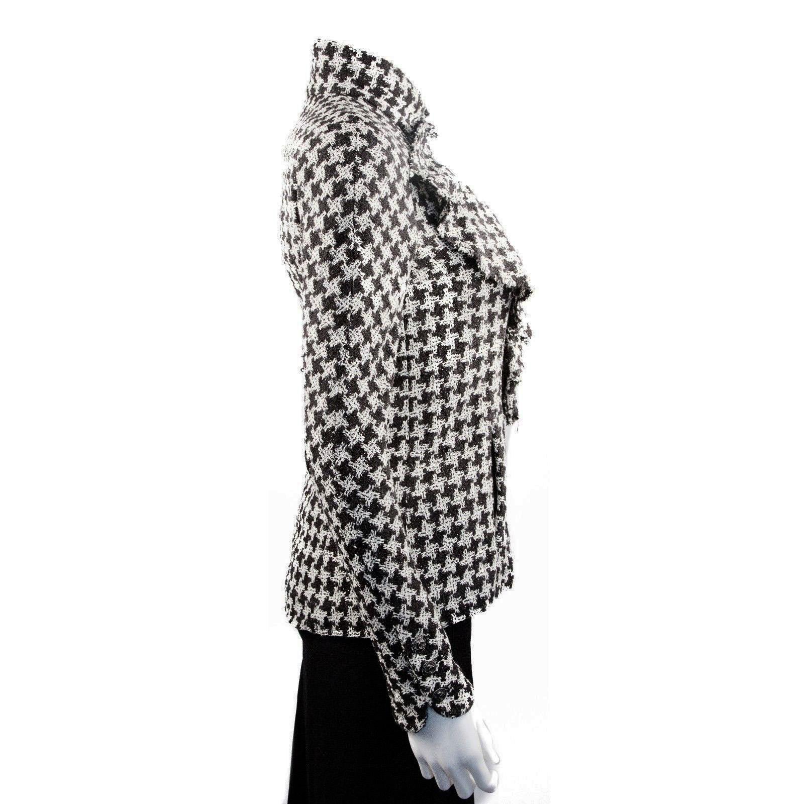 Chanel CC Buttons Houndstooth Tweed Jacket For Sale at 1stDibs