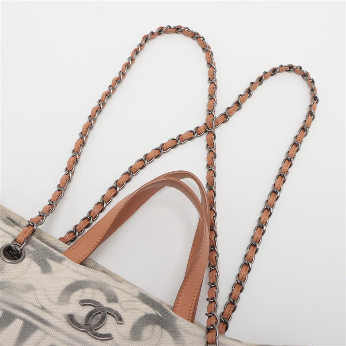 Chanel CC Canvas and Leather Chain Tote Bag Gray x White For Sale at ...
