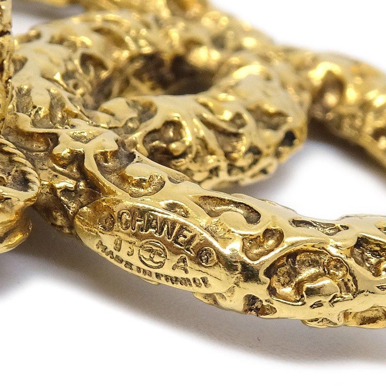 CHANEL CC Charm Textured God Metal Chain Link Necklace For Sale at 1stDibs