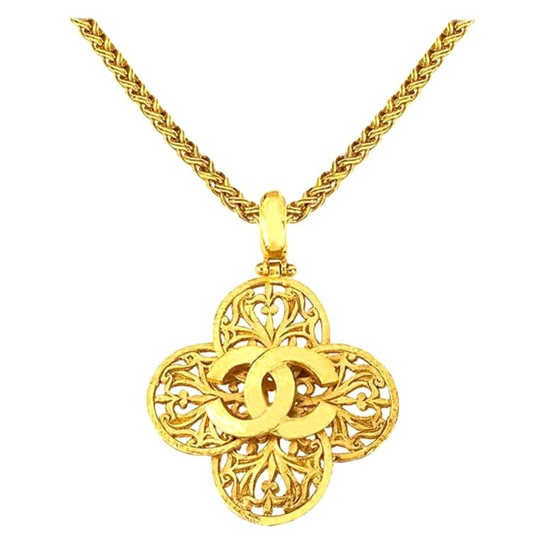 Chanel CC Clover Necklace For Sale at 1stDibs