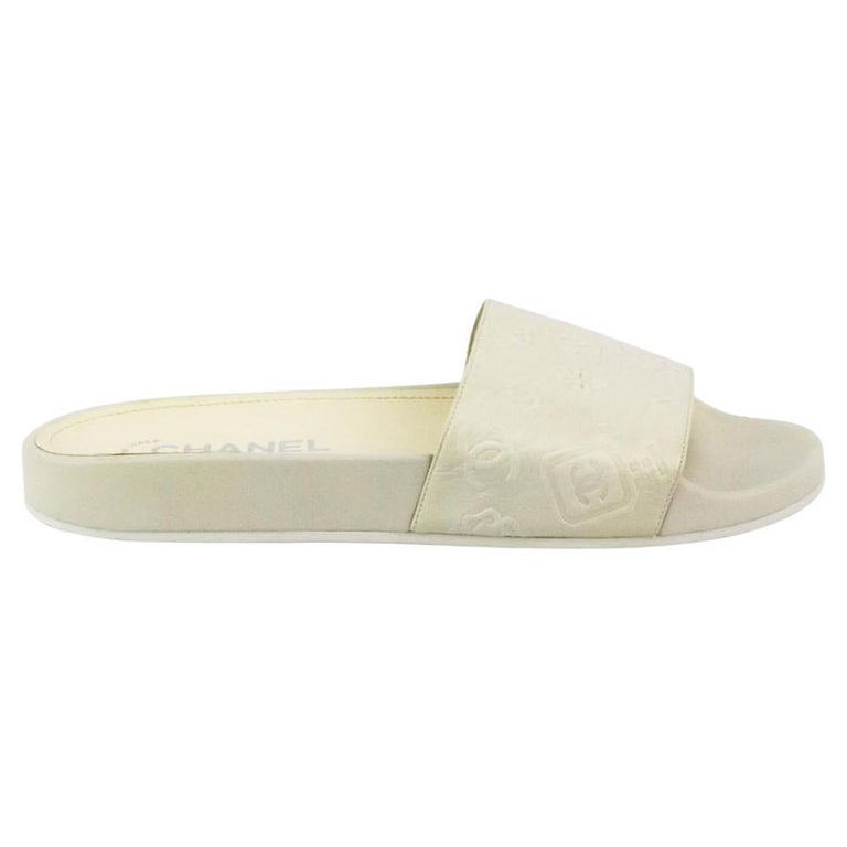 Chanel CC Detailed Embossed Leather Slides EU 38 UK 5 US 8 For Sale at ...