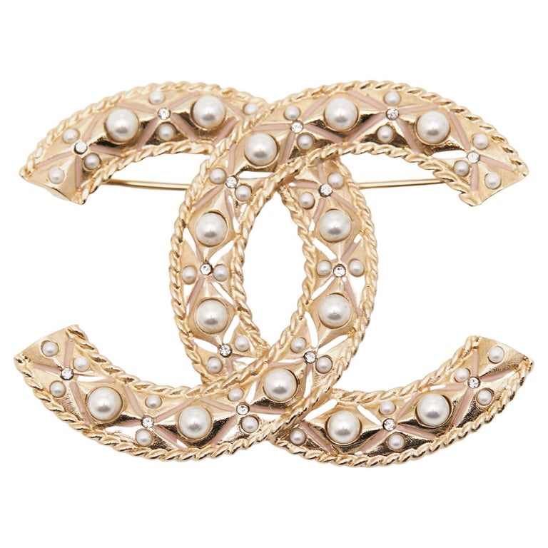Chanel CC Faux Pearl Enamel Gold Tone Brooch For Sale at 1stDibs