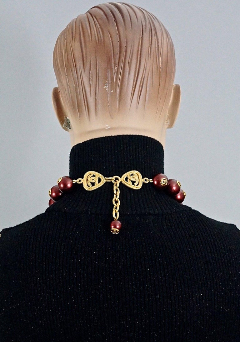 CHANEL CC Logo Bordeaux Pearl Choker Necklace For Sale at 1stDibs