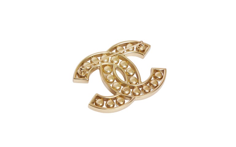 Chanel CC Logo Gold Metal and Pearls Pin For Sale at 1stDibs