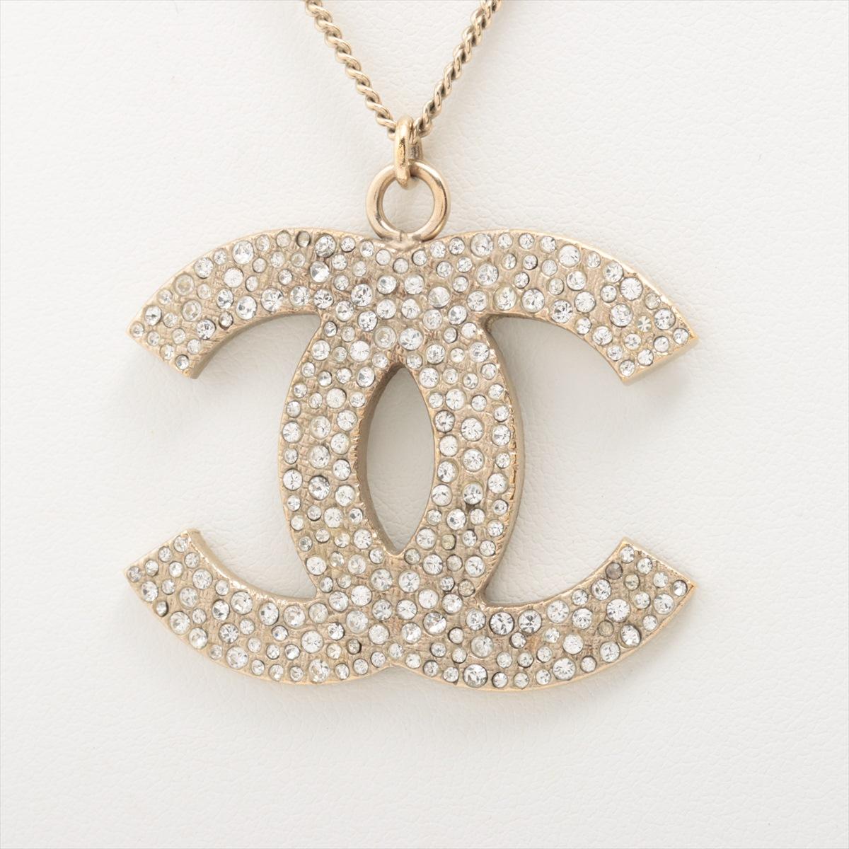 Chanel CC Logo Rhinestone Pendant Necklace For Sale at 1stDibs