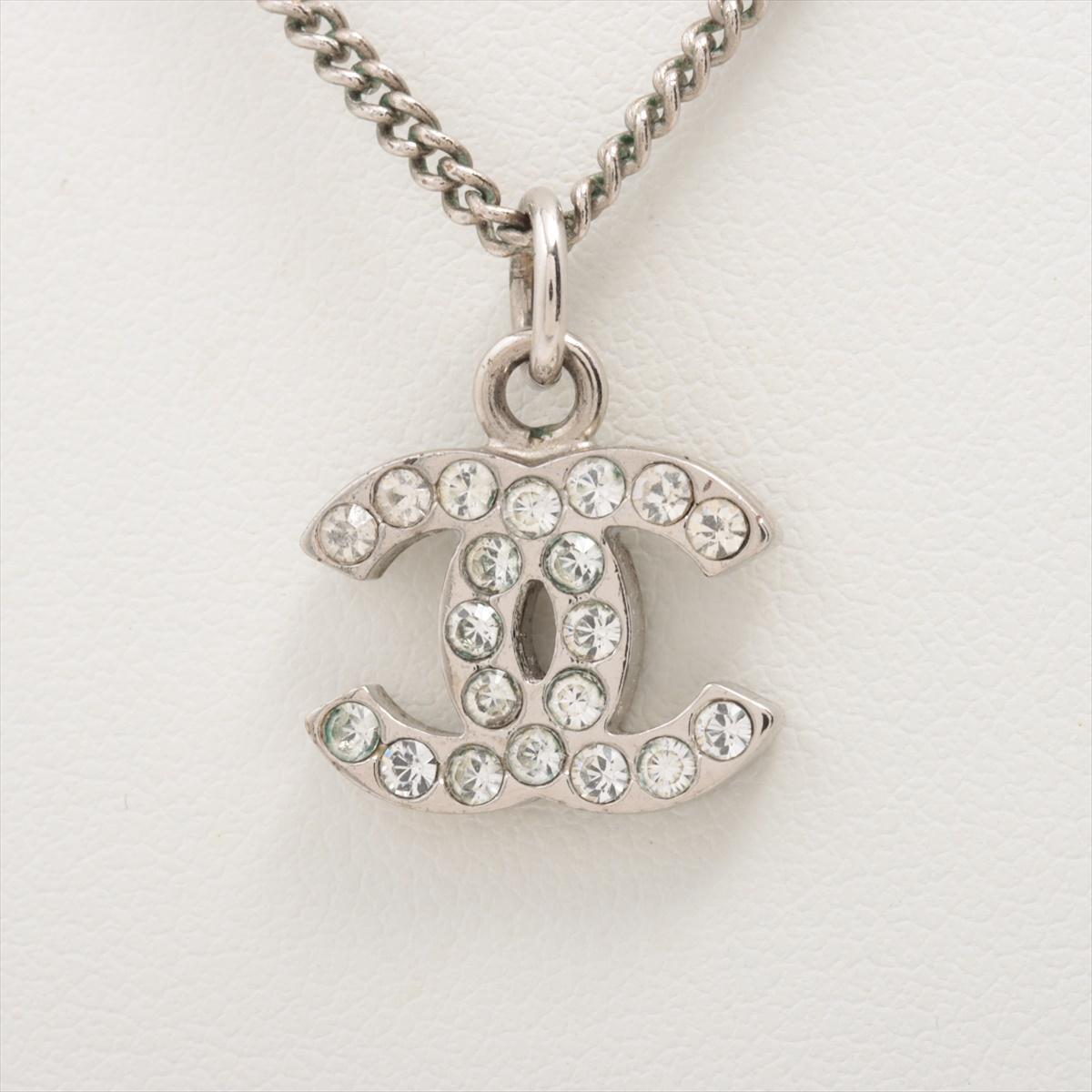 Chanel CC Logo Rhinestone Pendant Necklace For Sale at 1stDibs