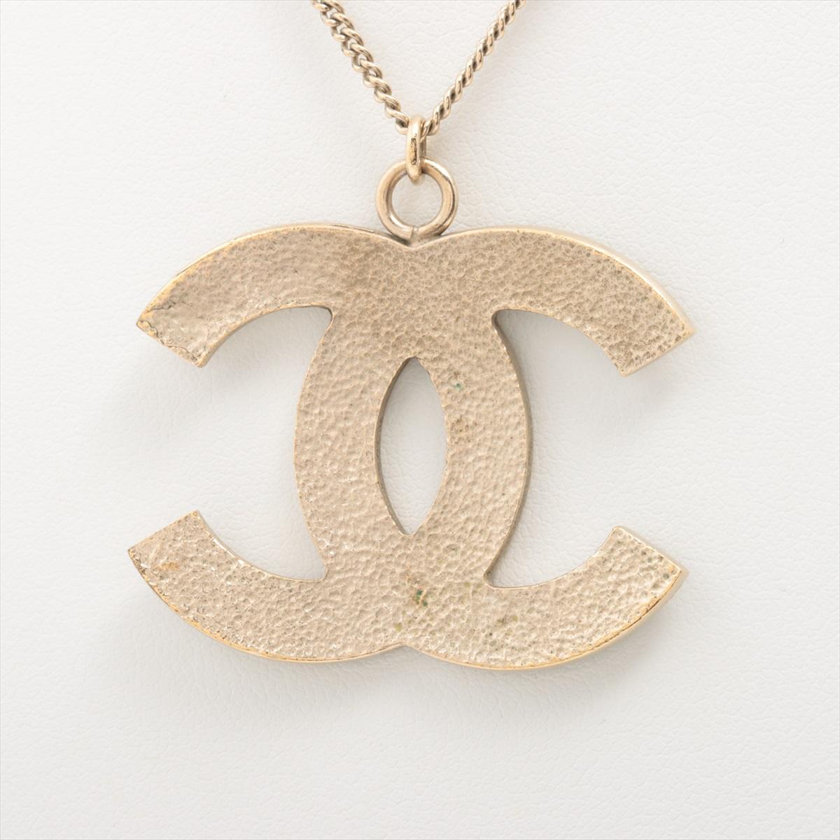 Chanel CC Logo Rhinestone Pendant Necklace For Sale at 1stDibs