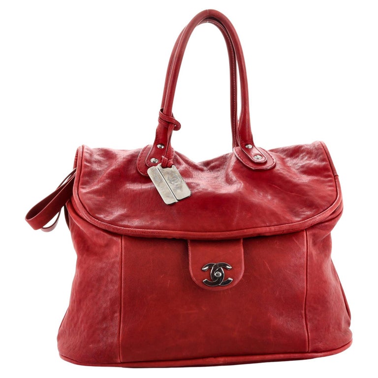 Sac de médecin à rabat rond en cuir de veau Chanel CC, grand modèle En ...