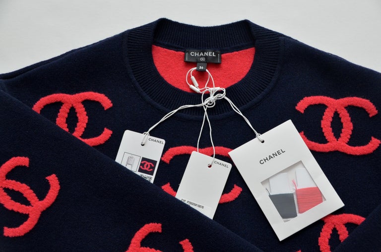 CHANEL CC Sweater Size 36 New With Tags For Sale at 1stDibs | chanel ...