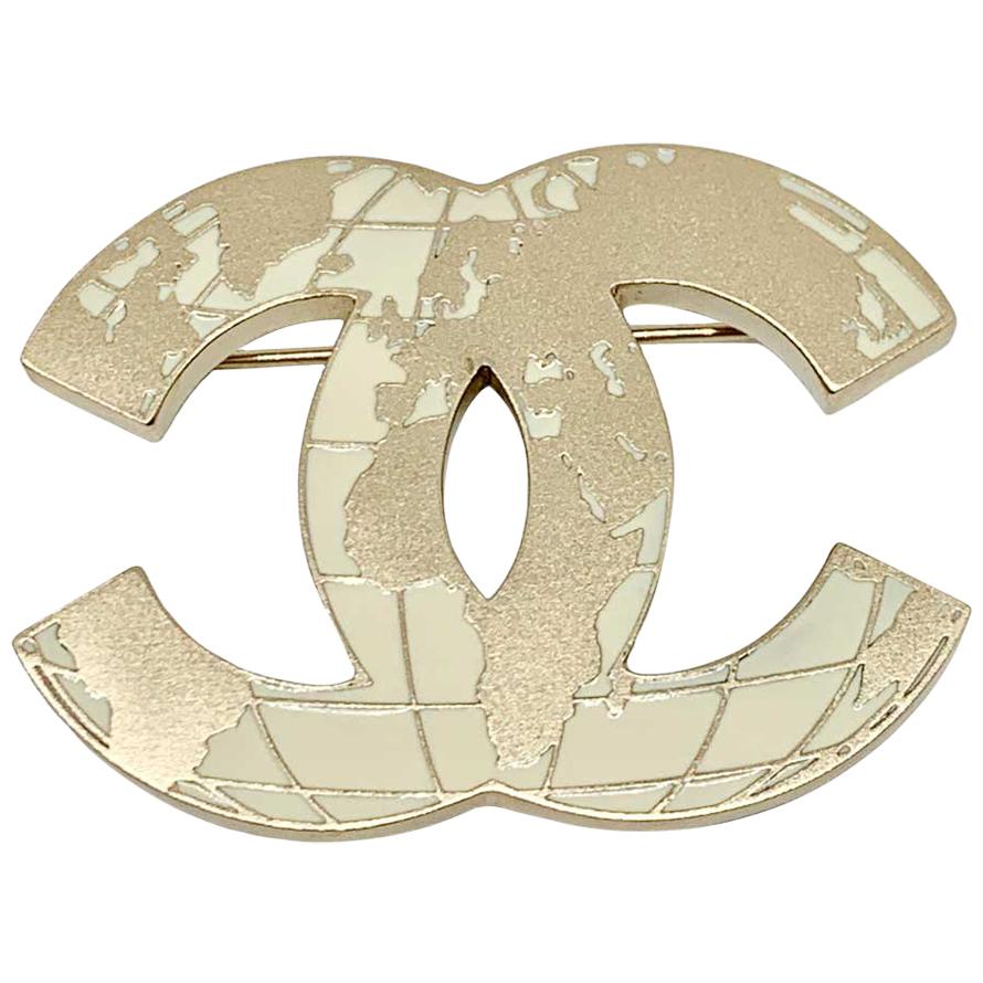 CHANEL CC World Map Golden Brooch For Sale at 1stDibs