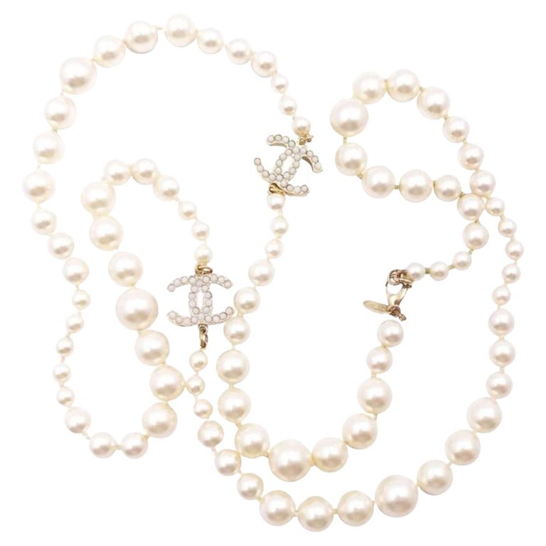 Chanel Classic 2 Gold CC White Bead Pearl Necklace For Sale at 1stDibs