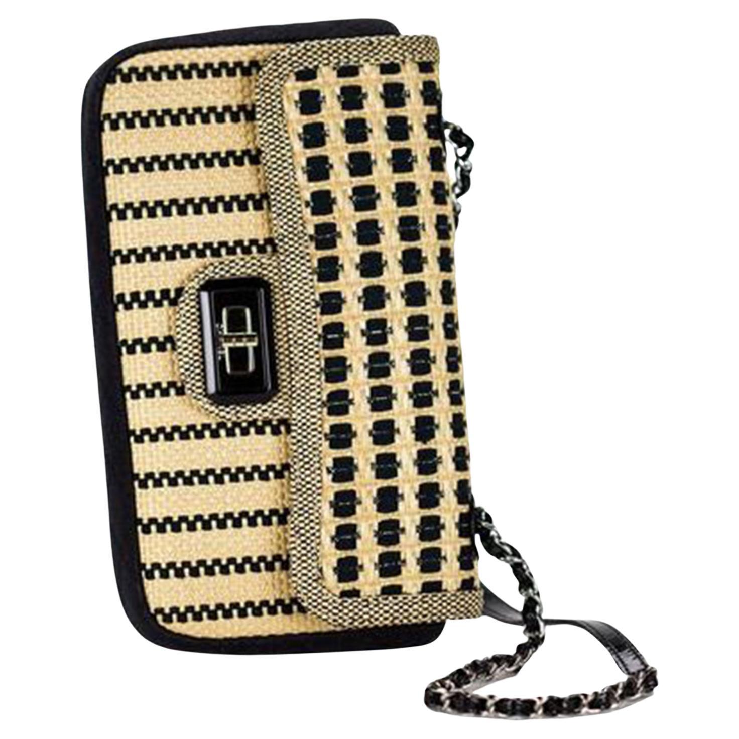 Chanel Classic Flap Bolso de lona de rafia beige y negro de edición ...