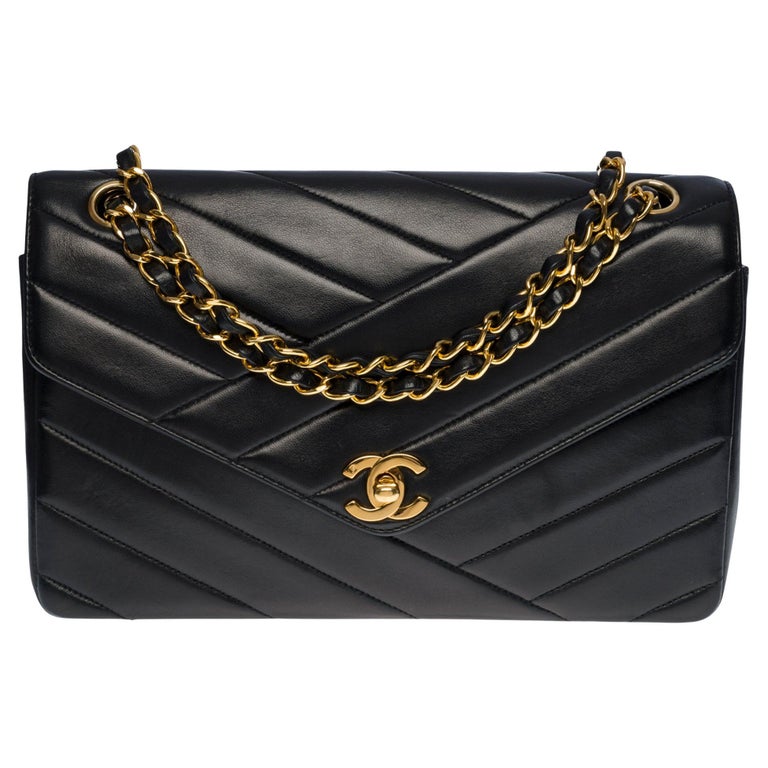 Chanel Classic Flap shoulder bag in black quilted leather with ...