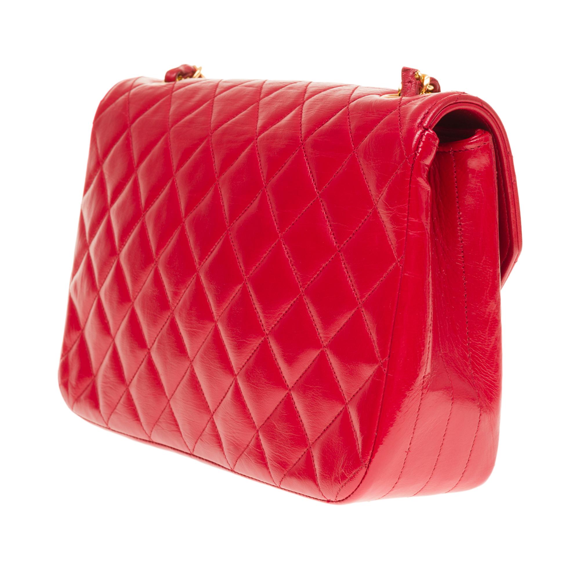 Chanel Classic Flap shoulder bag in Red quilted lambskin, GHW at 1stDibs