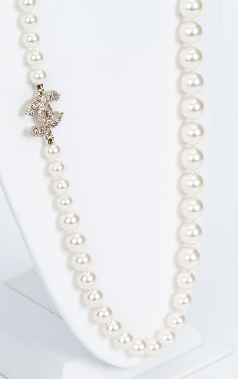 Chanel Classic Pearl CC Rhinestone Long Necklace at 1stDibs | chanel ...