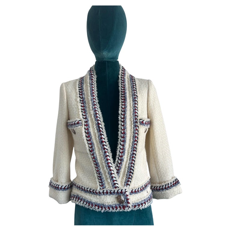 Chanel Classic White short tweed Jacket F34 For Sale at 1stDibs